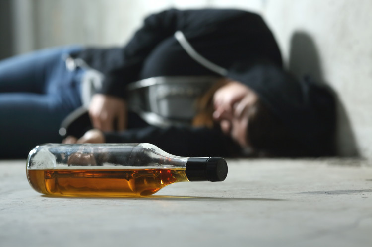 Alcohol poisoning, vomiting and other symptoms, what is the first aid ...