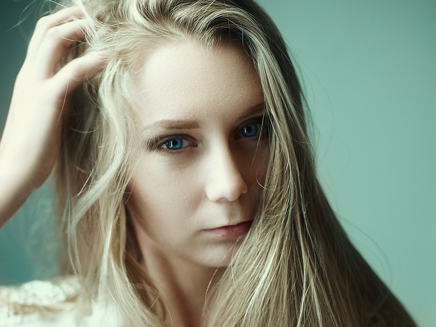 Brittle hair: what causes high brittleness and fragility of hair ...