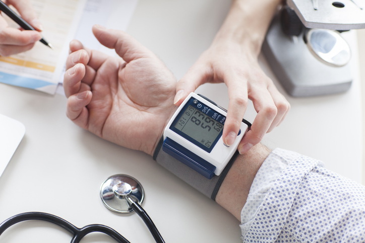 Low blood pressure: What are the symptoms and risks of hypotension? Is ...